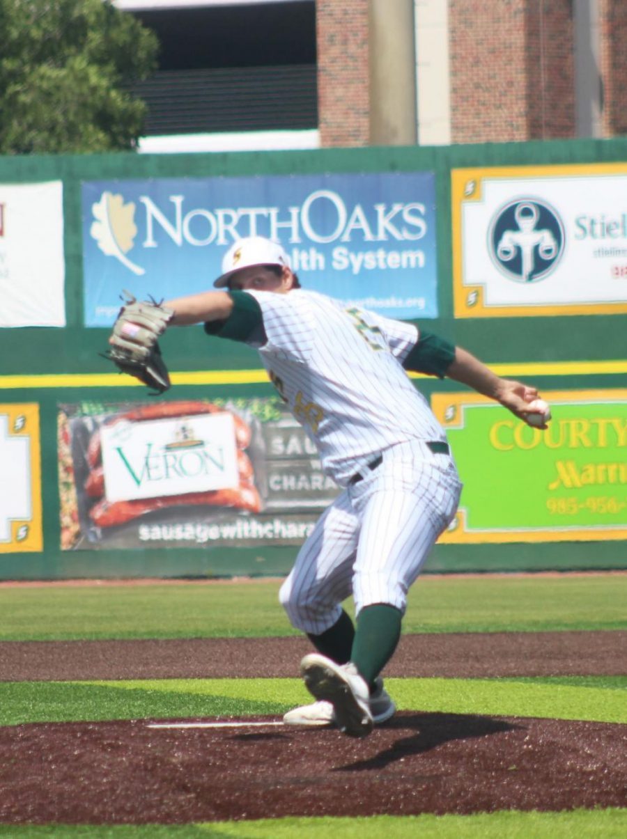Alumnus baseball player earns two pitching awards – The Lion's Roar